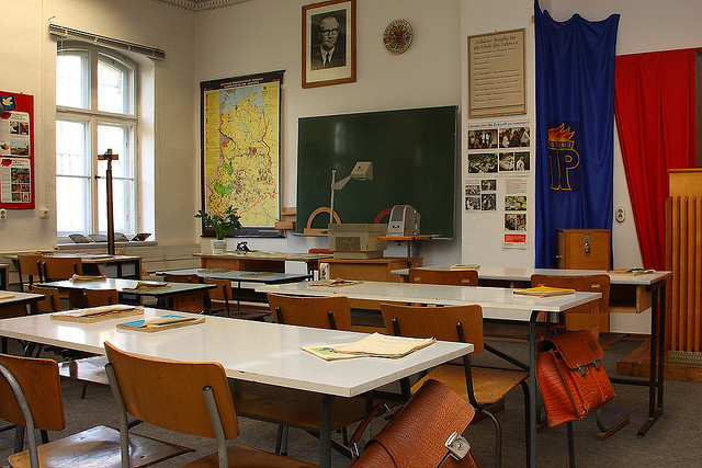 «Wie der Osten zur Schule ging: Ein Streifzug durch den Schulalltag der ...